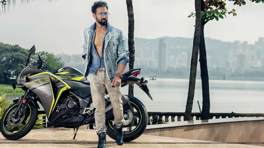 SantaBanta Wallpapers Pulkit Samrat